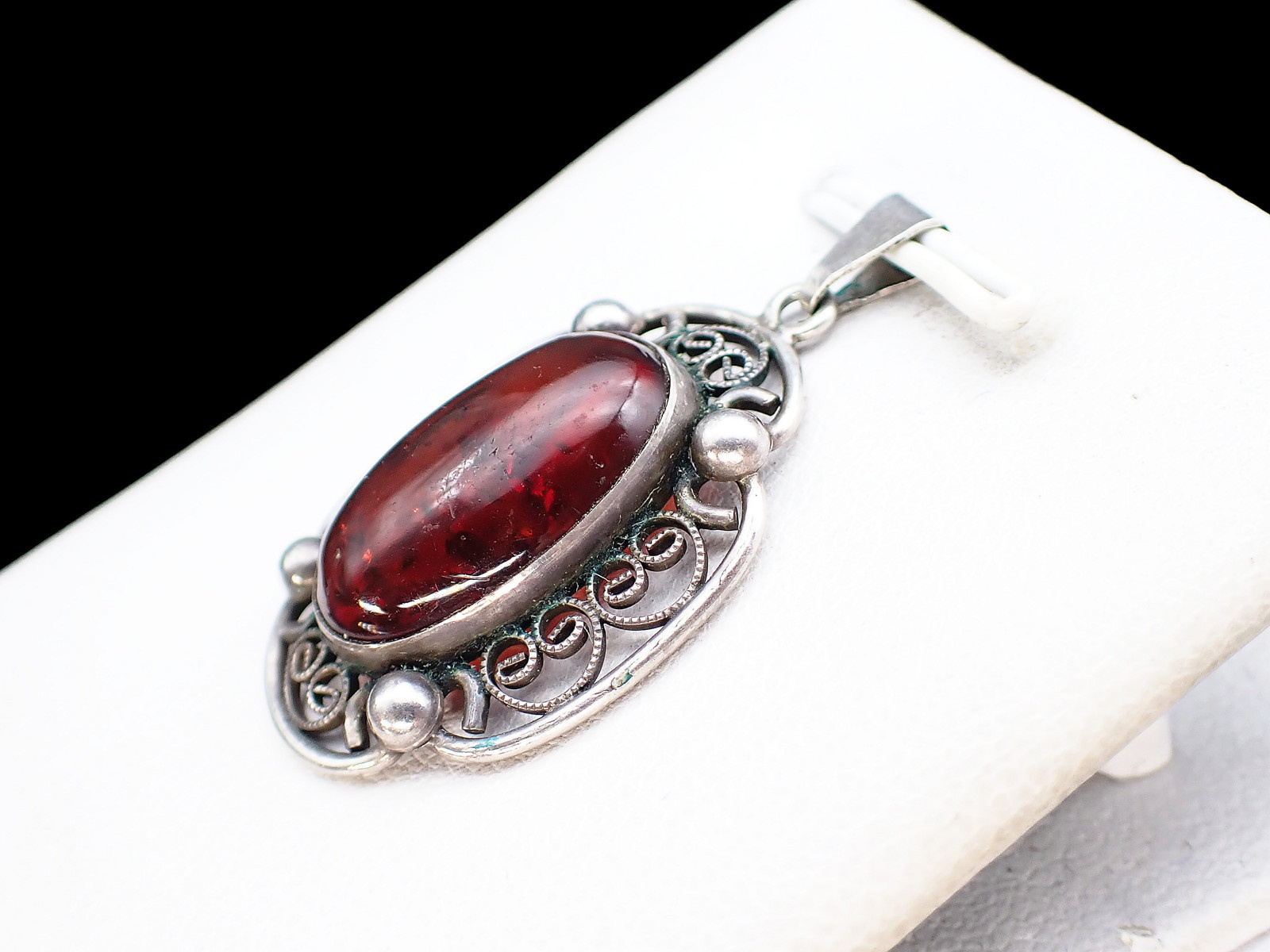 Šperky dámské Stříbrný starožitný jantarový přívěšek - filigrán / od ...