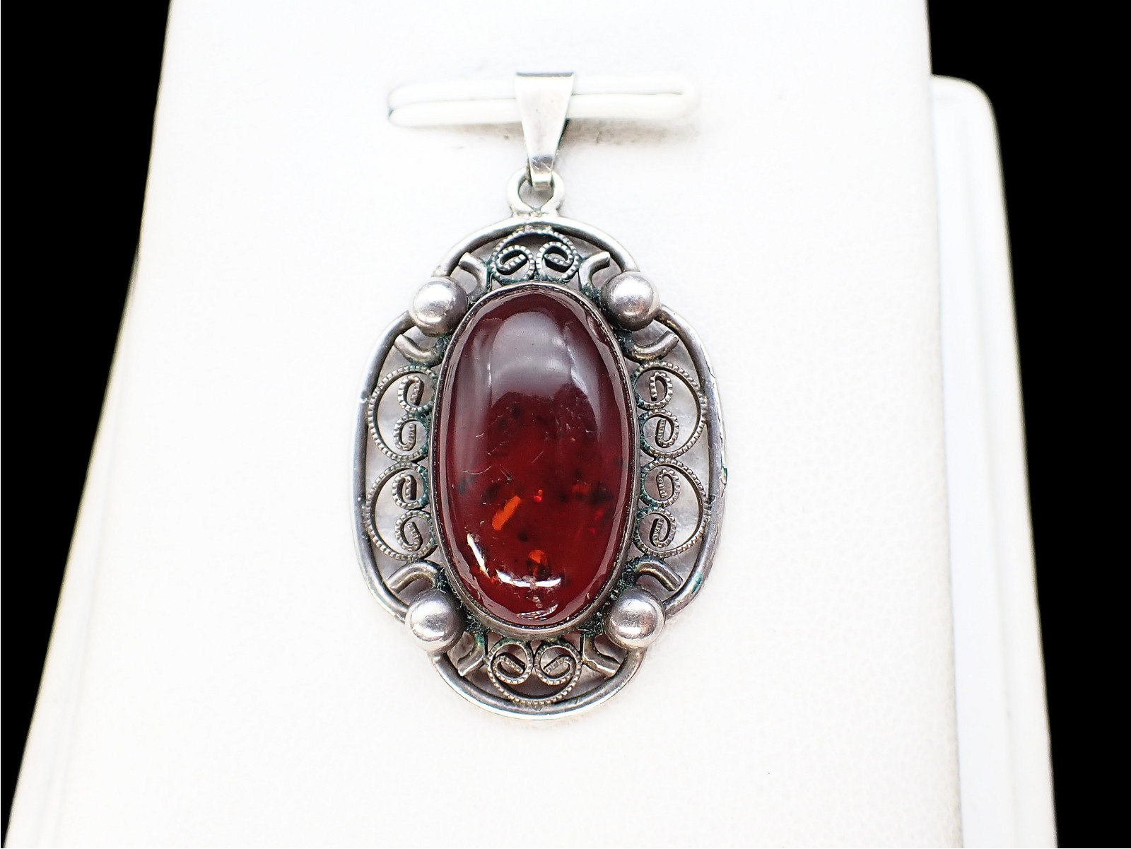 Šperky dámské Stříbrný starožitný jantarový přívěšek - filigrán / od ...