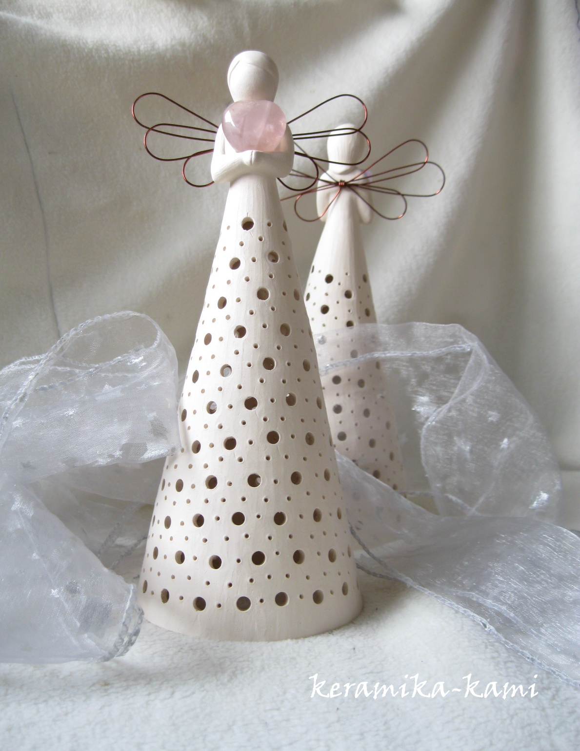 Socha béžová Keramický Anděl Tajemství - Růženínové srdce / od Keramika ...