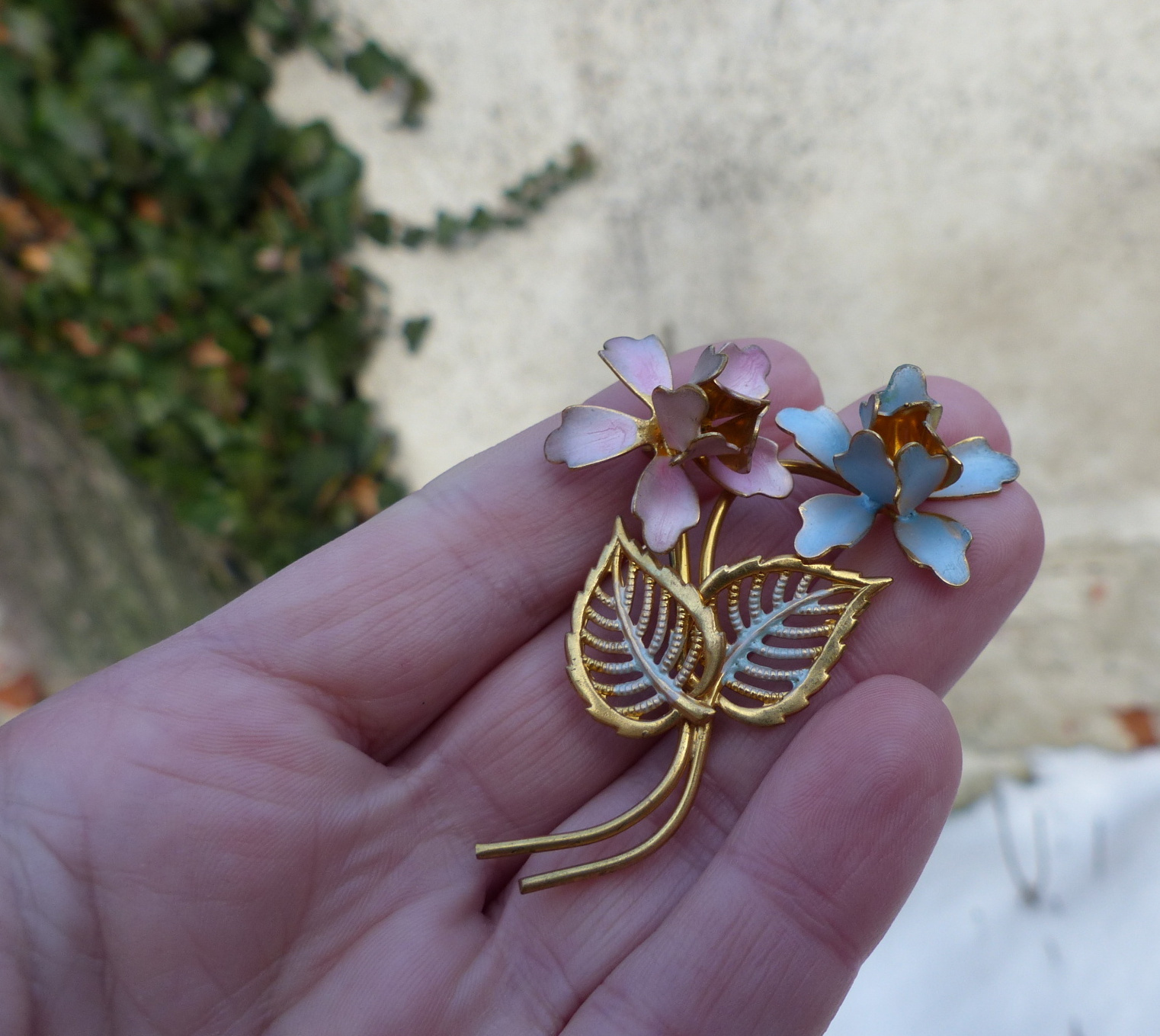 Šperky dámské růžové Kvítky pastelové...bižuterní kovová brož / od ...