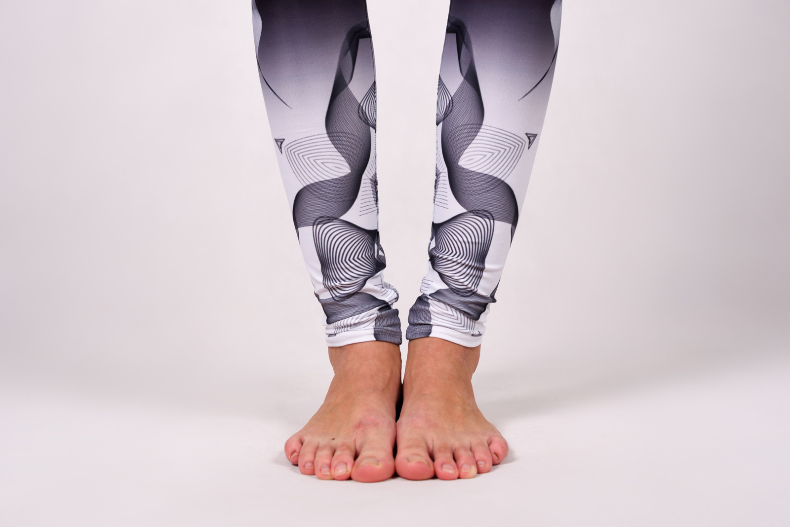 Dámské bílé Lines mandalas black - set bolerko a legíny / od AIDASTYLE ...