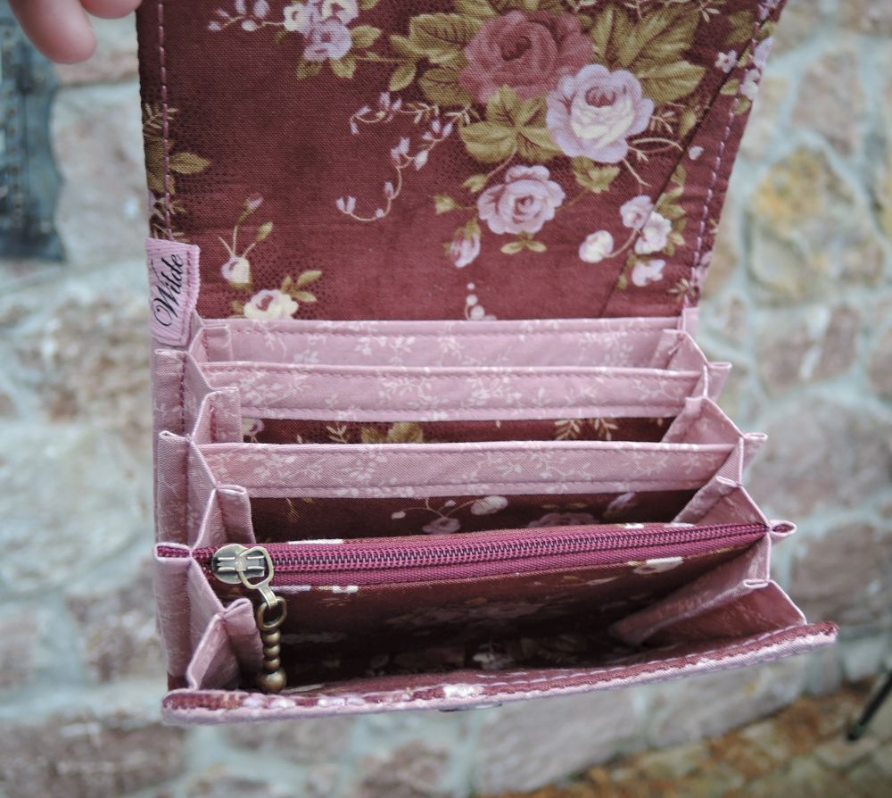 Dámská fialová Peněženka "Putování za švestkovou vůní" / od wilde | Fler.cz