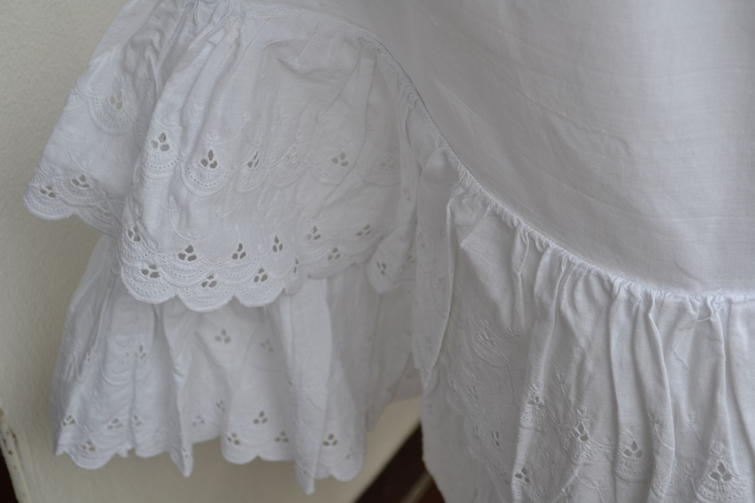 Dámské béžové Spodnička s krajkami a výšivkou / od Všehoráj | Fler.cz