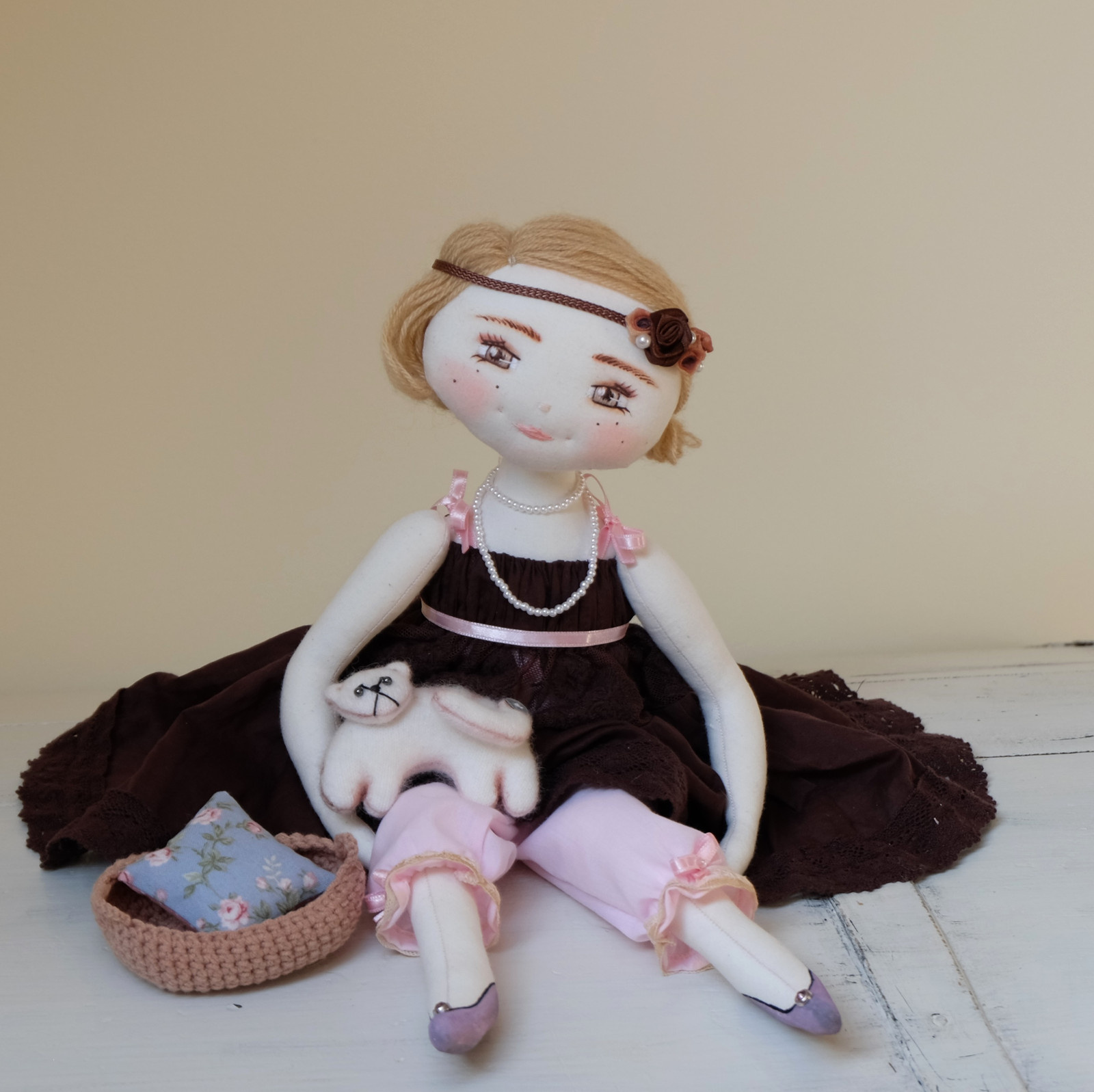 Panenka hnědá "Darinka" s kočkou...:) / od Inuska | Fler.cz