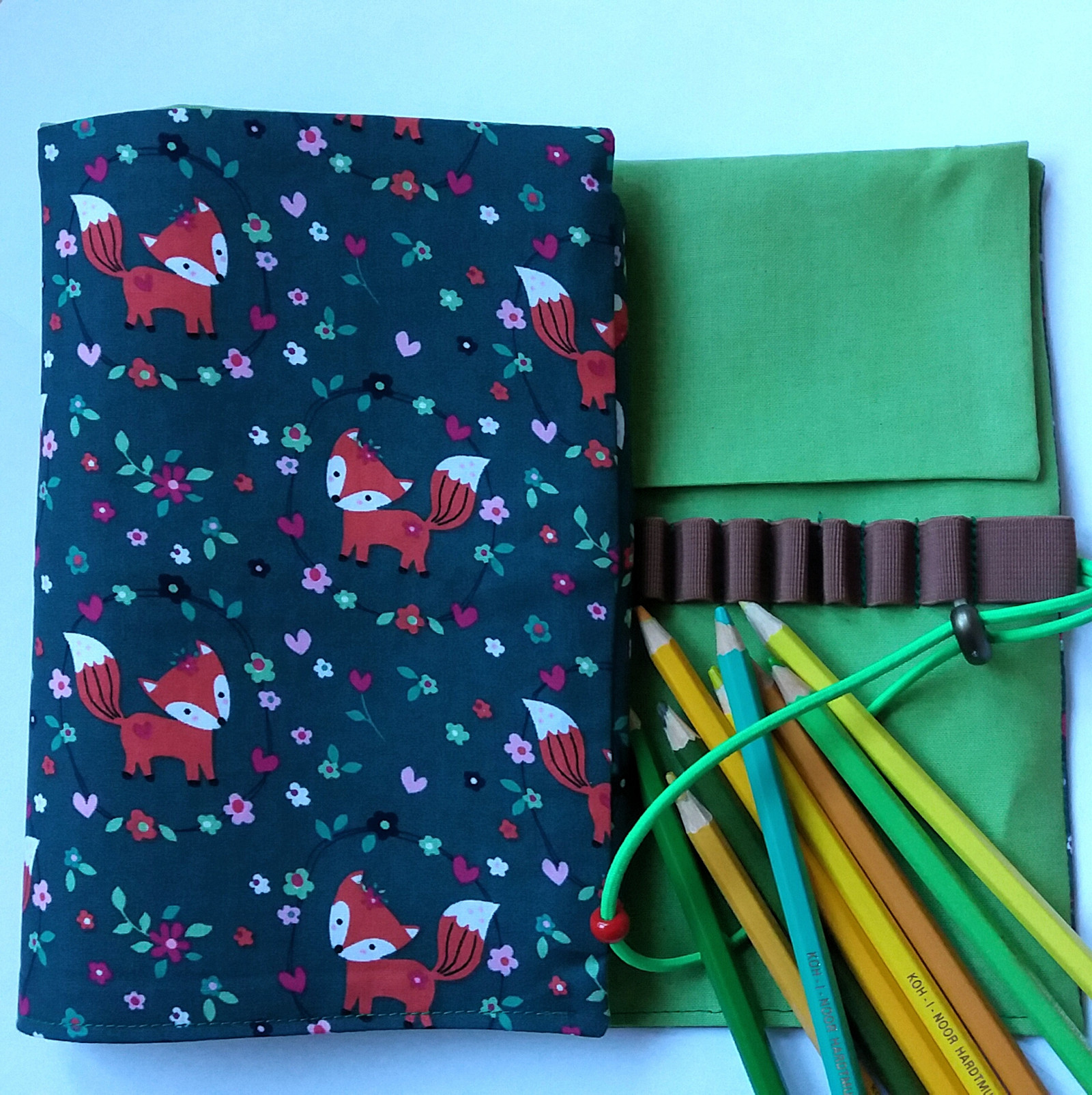 Penál Zelený pastelkovník s liškami / od HeleJeansy | Fler.cz