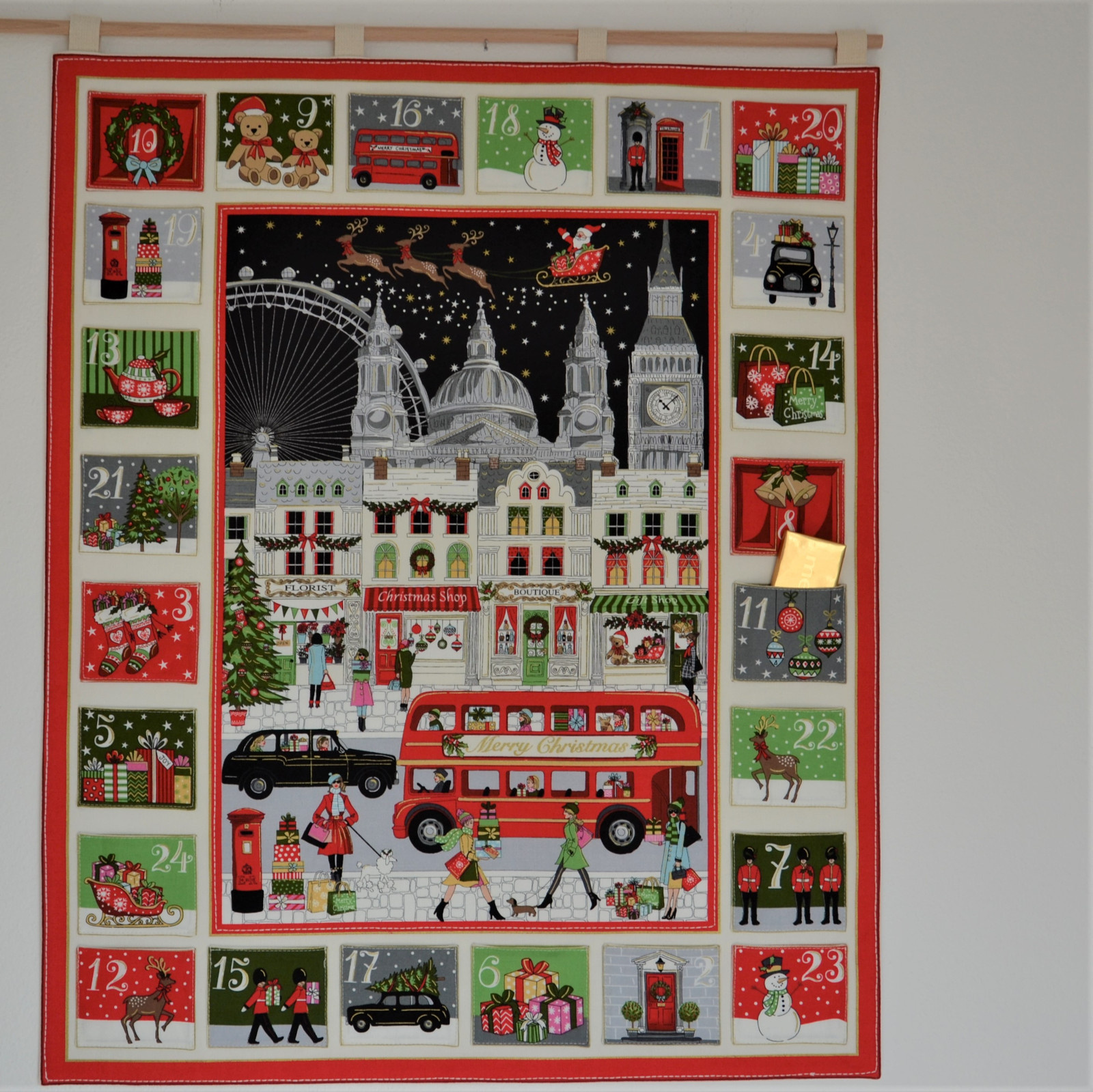 Červený Adventní kalendář - Christmas night in London / od Essence B ...