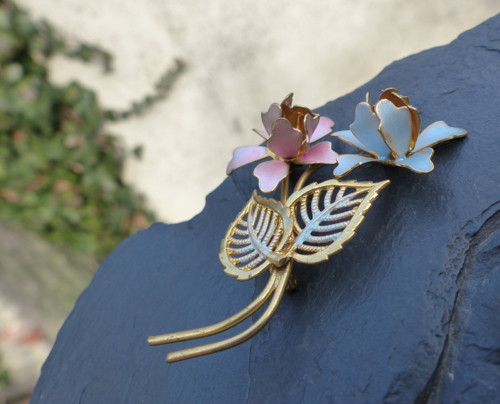 Šperky dámské růžové Kvítky pastelové...bižuterní kovová brož / od ...