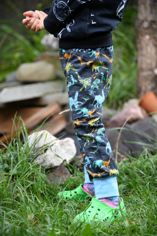 Tepláky turky antracitové Turkáčky pro malé i velké...Dinosaurus... 56 ...