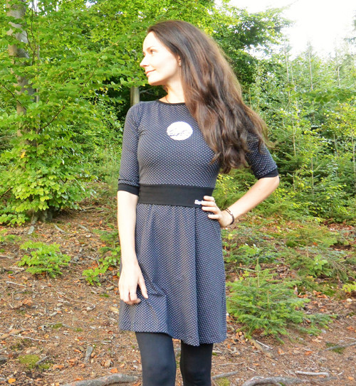 Šaty dámské černé Vítr nezlomí strom, který se umí ohnout. / od mapache ...