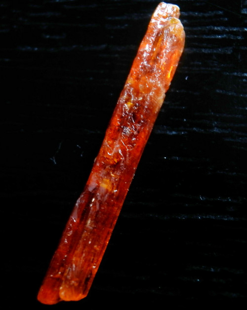 Minerál kyanit Oranžový disten (kyanit) - přírodní krystal / od Jan ...