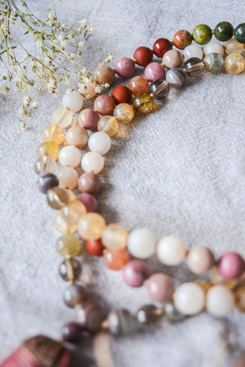 Náhrdelník růžový Meditační mála "Tyal Arin" - uzlíkovaná / od Luvr v ...