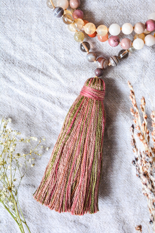 Náhrdelník růžový Meditační mála "Tyal Arin" - uzlíkovaná / od Luvr v ...