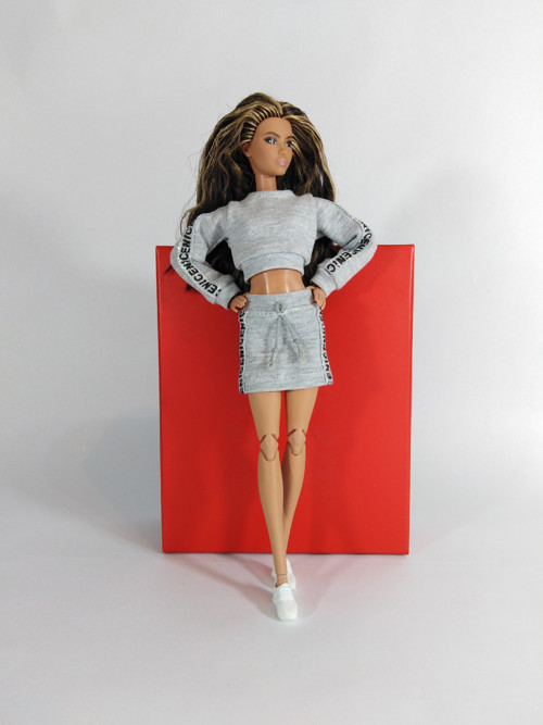 Oblečky pro panenky dětské šedé Barbie mikina krátká č-1 / od Abudancia ...