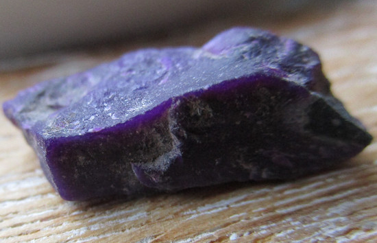 Minerál fialový Sugilit surový AA - vzácný drahý kámen / od JINaJANG ...